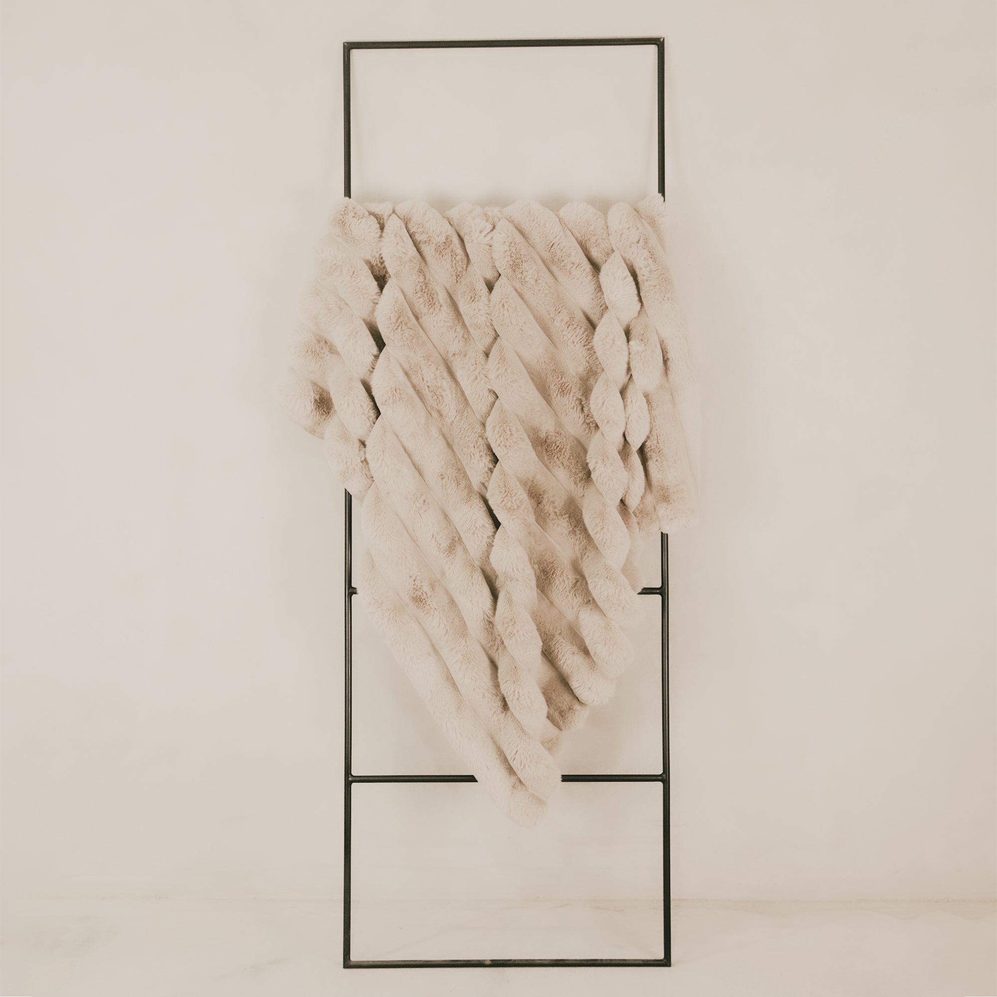 Serenity Fur Throw – Natural – Noha
