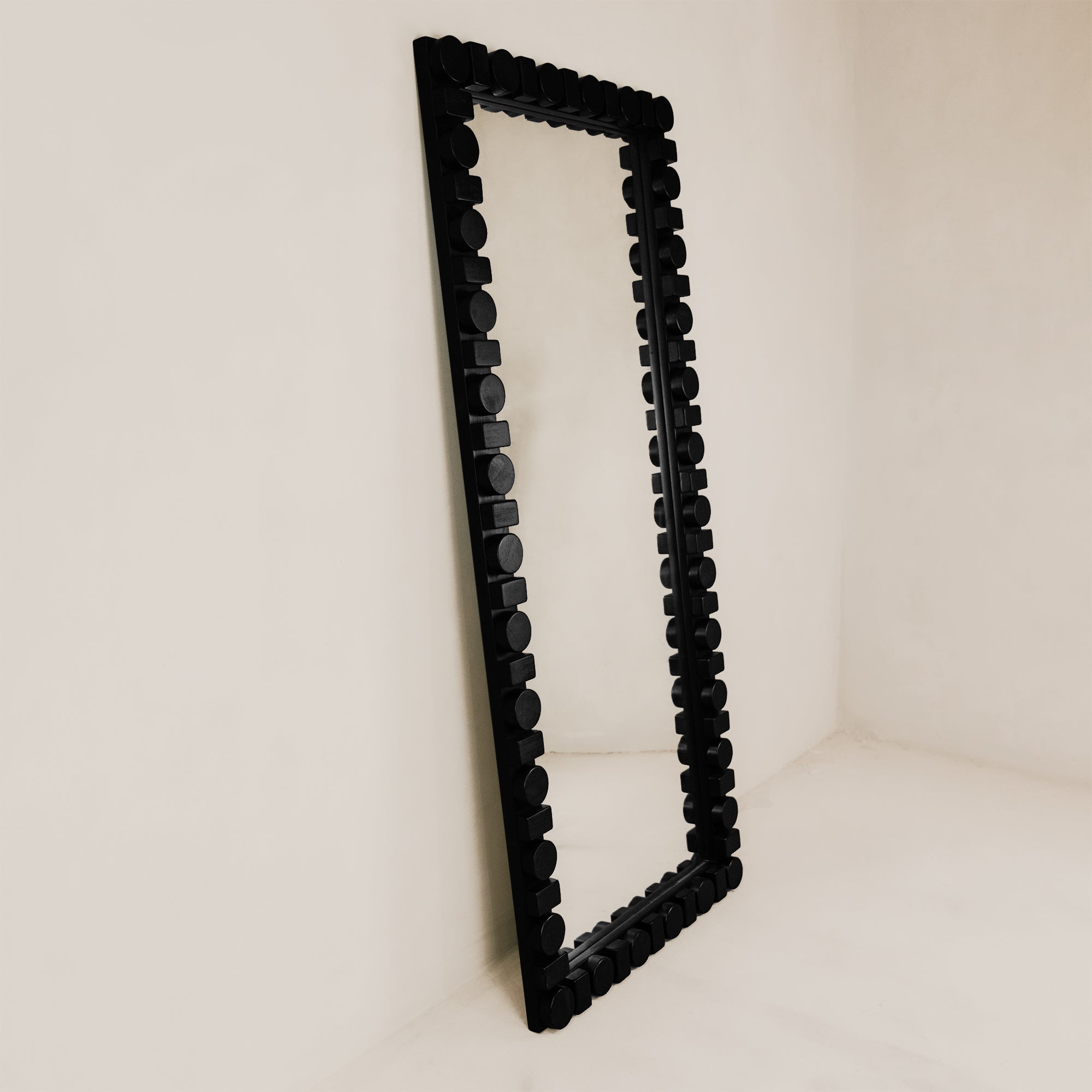 Kalahari Tall Mirror – Black – Noha