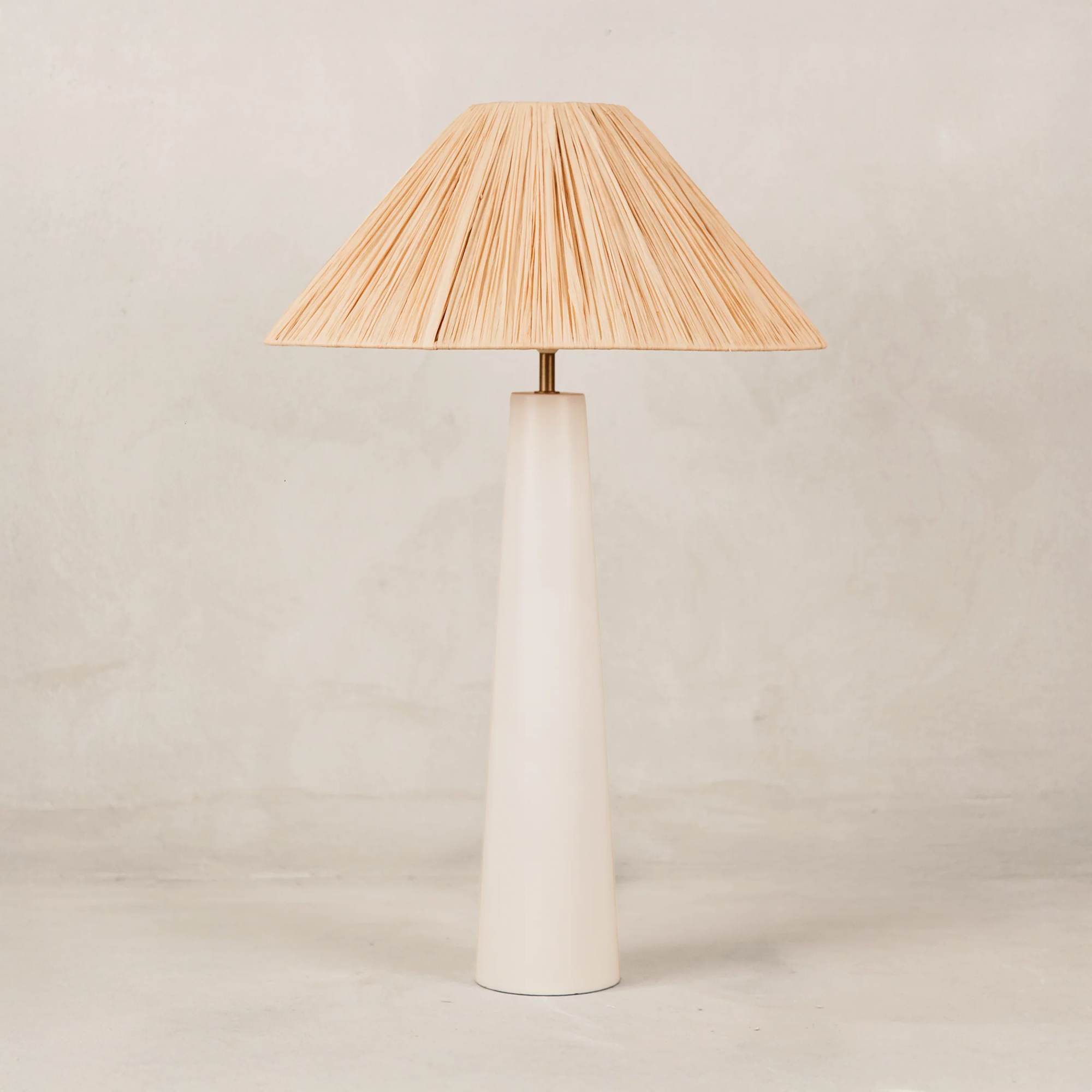 Mitaria Table Lamp with Raffia Shade – White – Noha