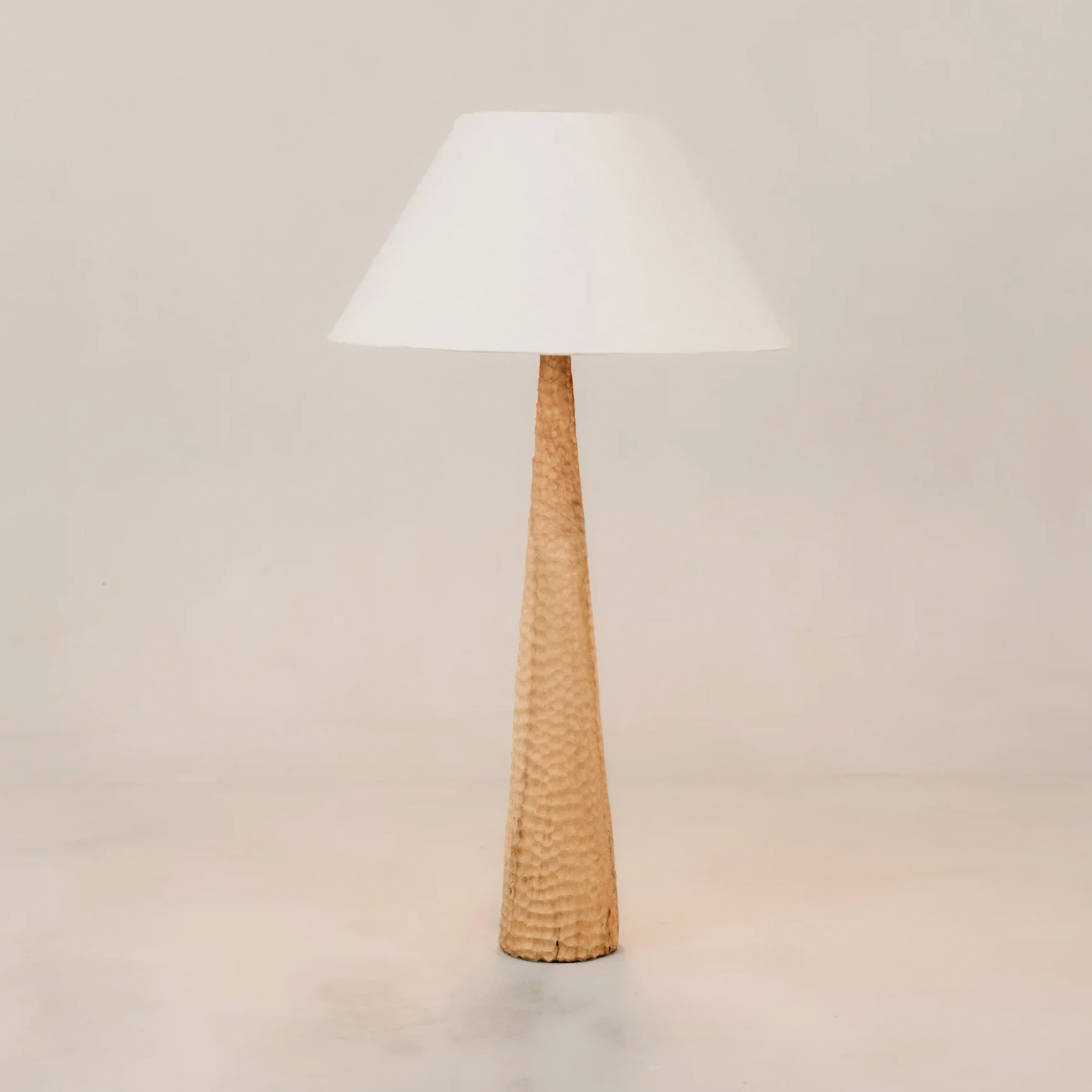 Pinnacle Chiselled Table Lamp with Tapered Linen Shade – Blonde – Noha