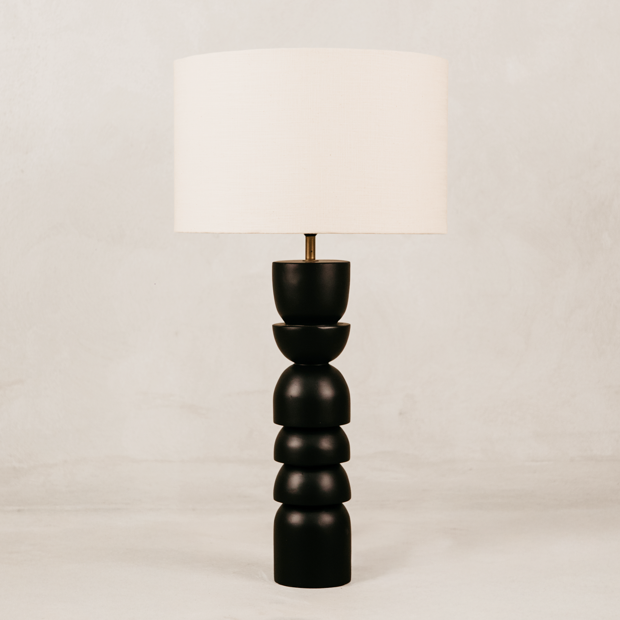 Totem Table Lamp with Natural Linen Shade – Black – Noha